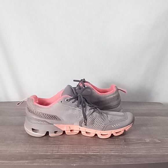 On Clouds | Shoes | On Clouds Gray Pink Cloudflyer Running Shoes Size ...